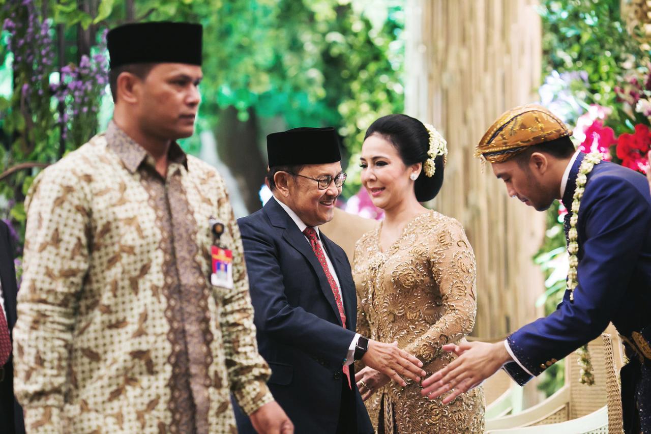 Foto Pengantin Adat Sunda Keindahan dan Tradisi - Acara Resepsi